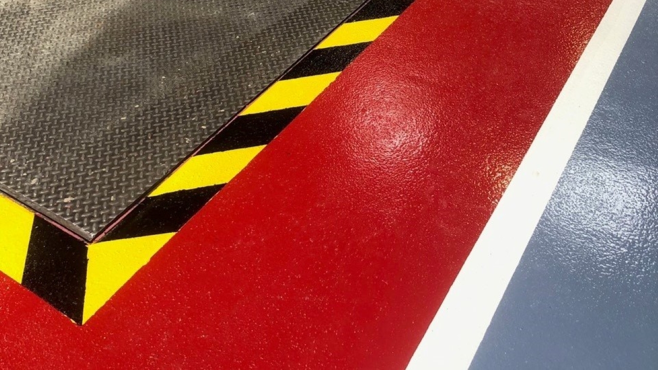 Taller mecánico: Flowfresh MF + Flowcoat SF41 | Flowcrete Iberia